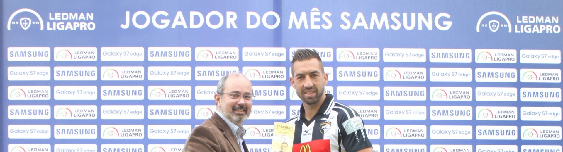 Liga Portugal - Pires recebe prémio de Jogador do Mês Samsung LEDMAN ...